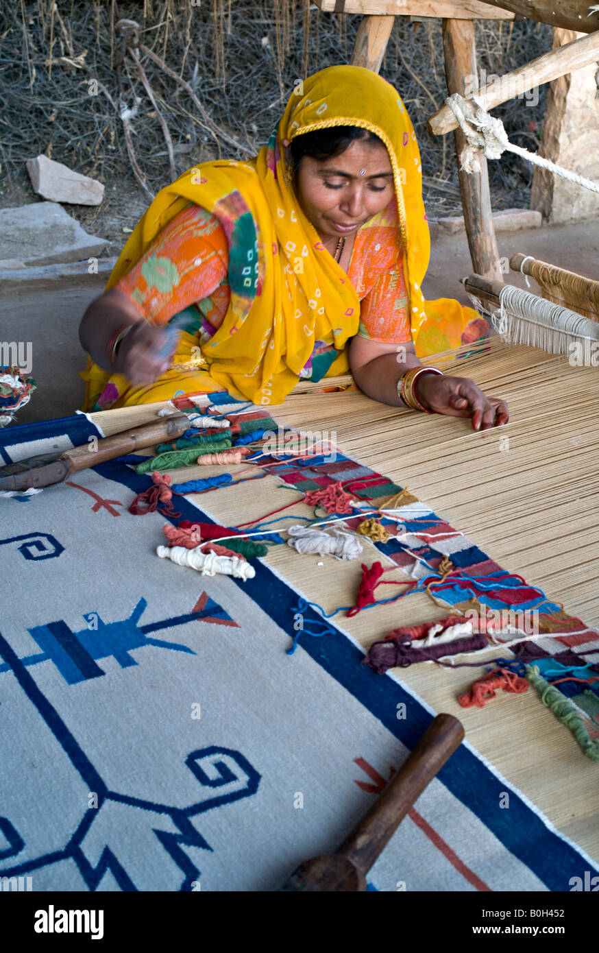 INDIA SALAWAS Indian woman with tattooed hands weaving dhurries in the ...
