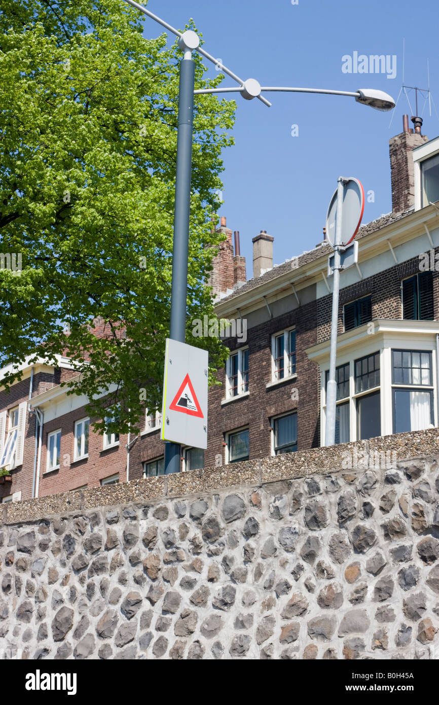 Quay wall hi-res stock photography and images - Alamy