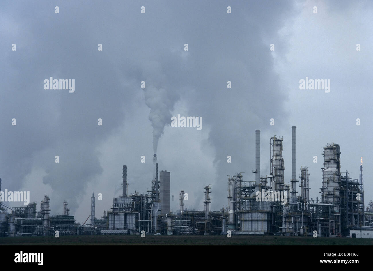German oil refinery hi-res stock photography and images - Alamy