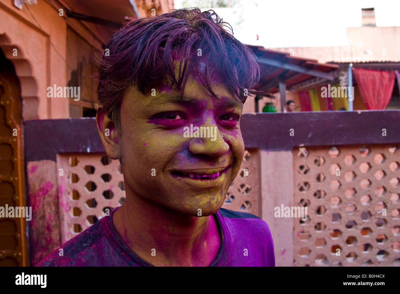 Man celebrating holi, India Stock Photo - Alamy