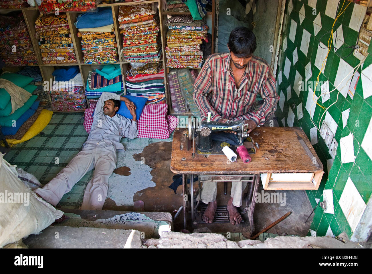 India tailor hi-res stock photography and images - Alamy
