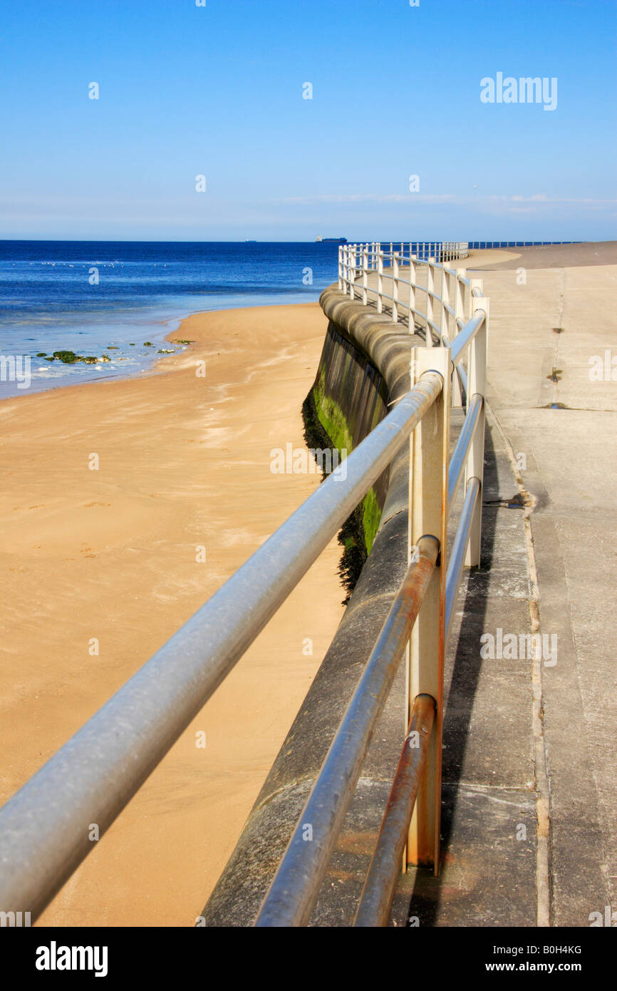 Margate seafront, Eastern Esplande promenade Stock Photo - Alamy