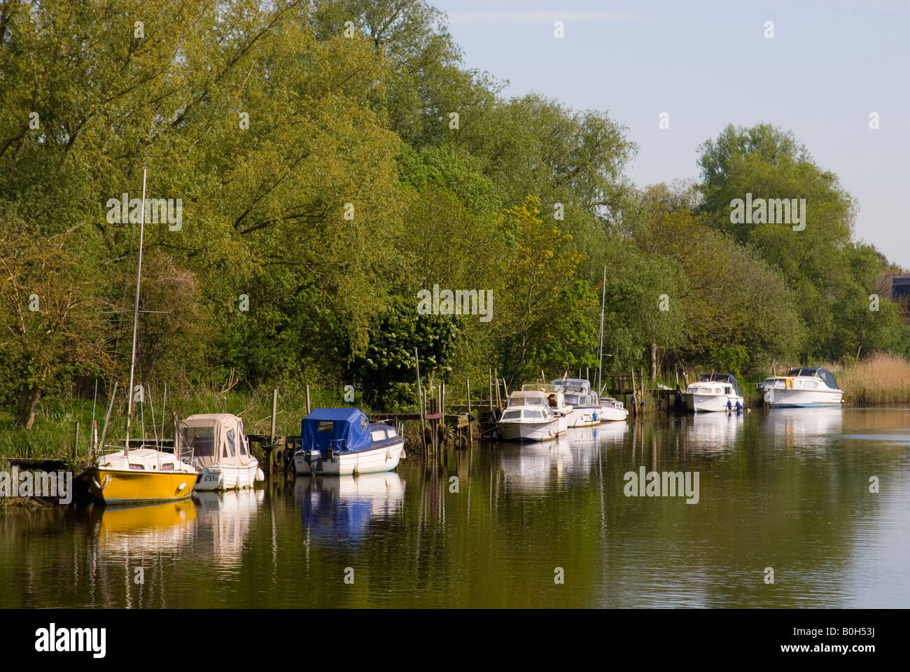 English river boats hi-res stock photography and images - Alamy