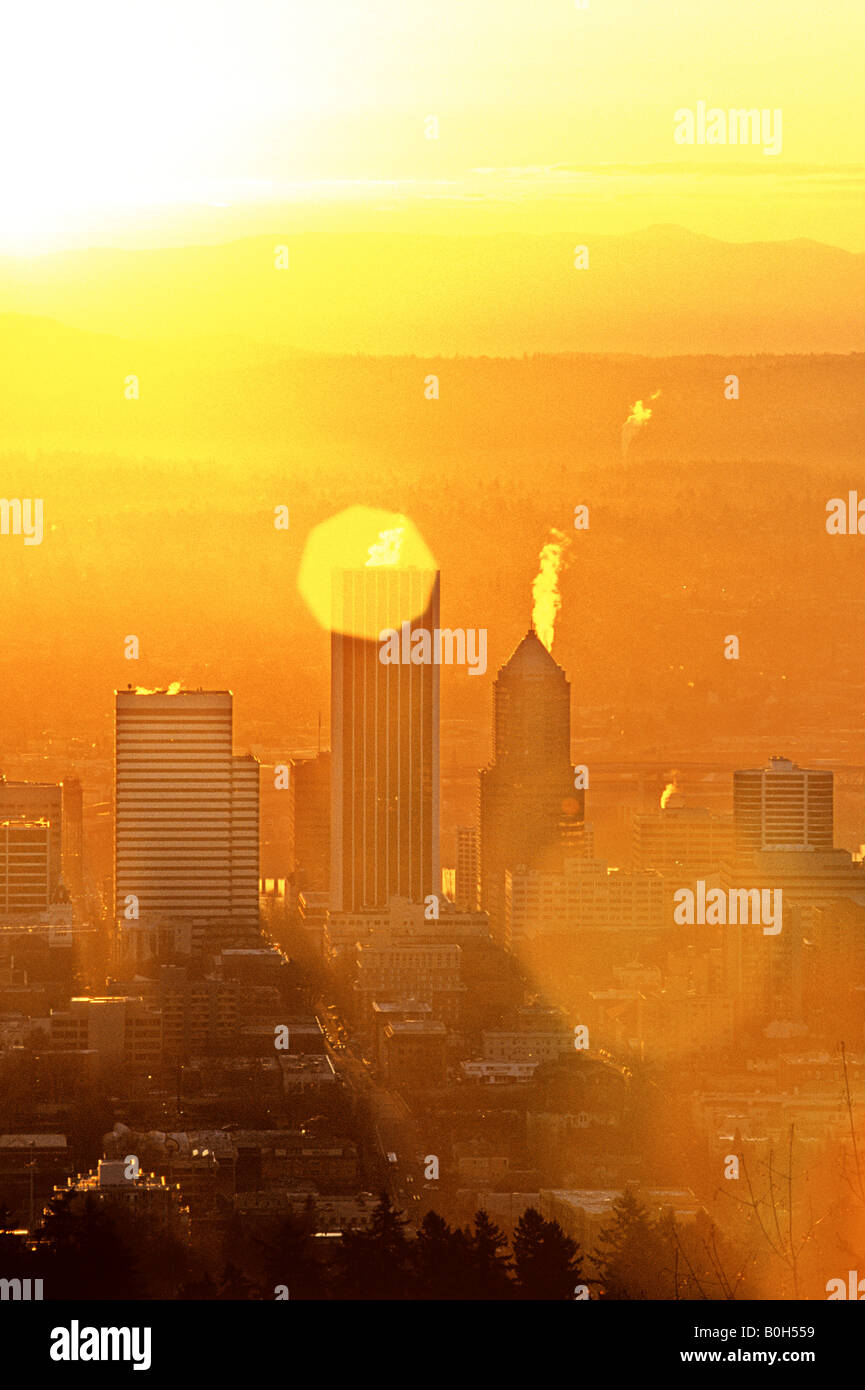 Sunrise over the downtown skyscrapers of Portland Oregon USA Stock ...