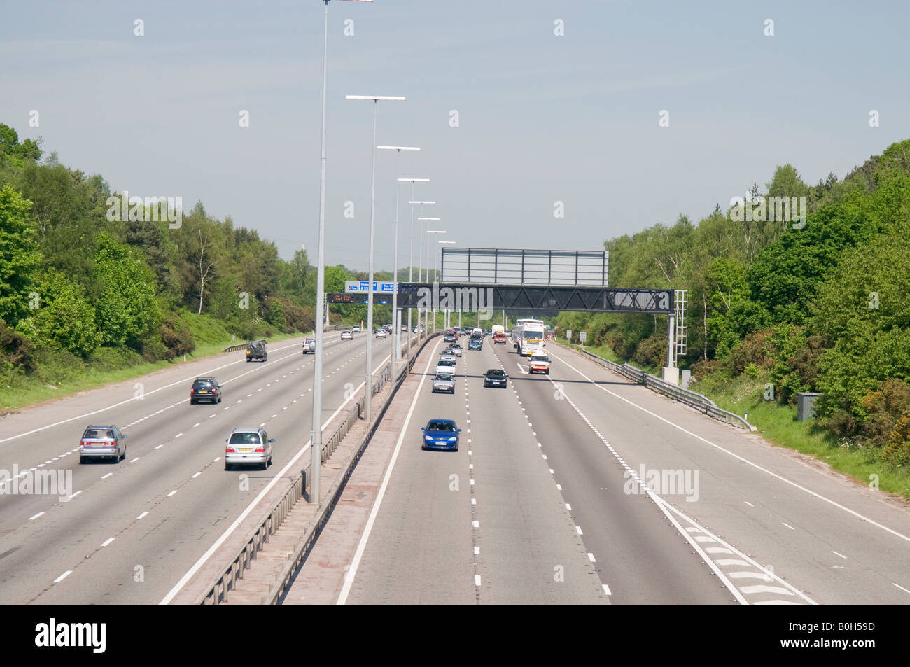 M27 motorway lorry hi-res stock photography and images - Alamy