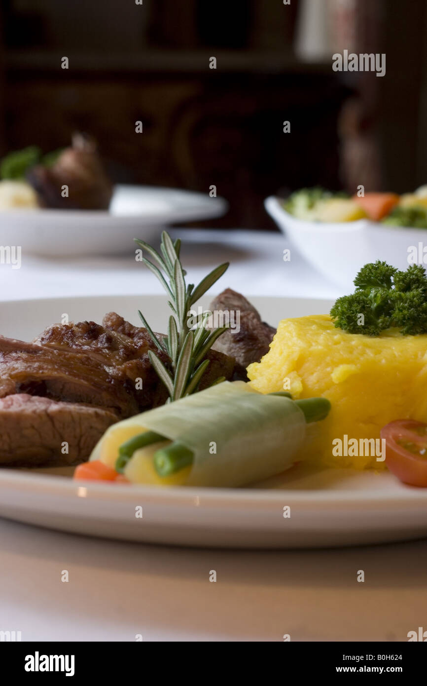 Sunday roast on dining hi-res stock photography and images - Alamy