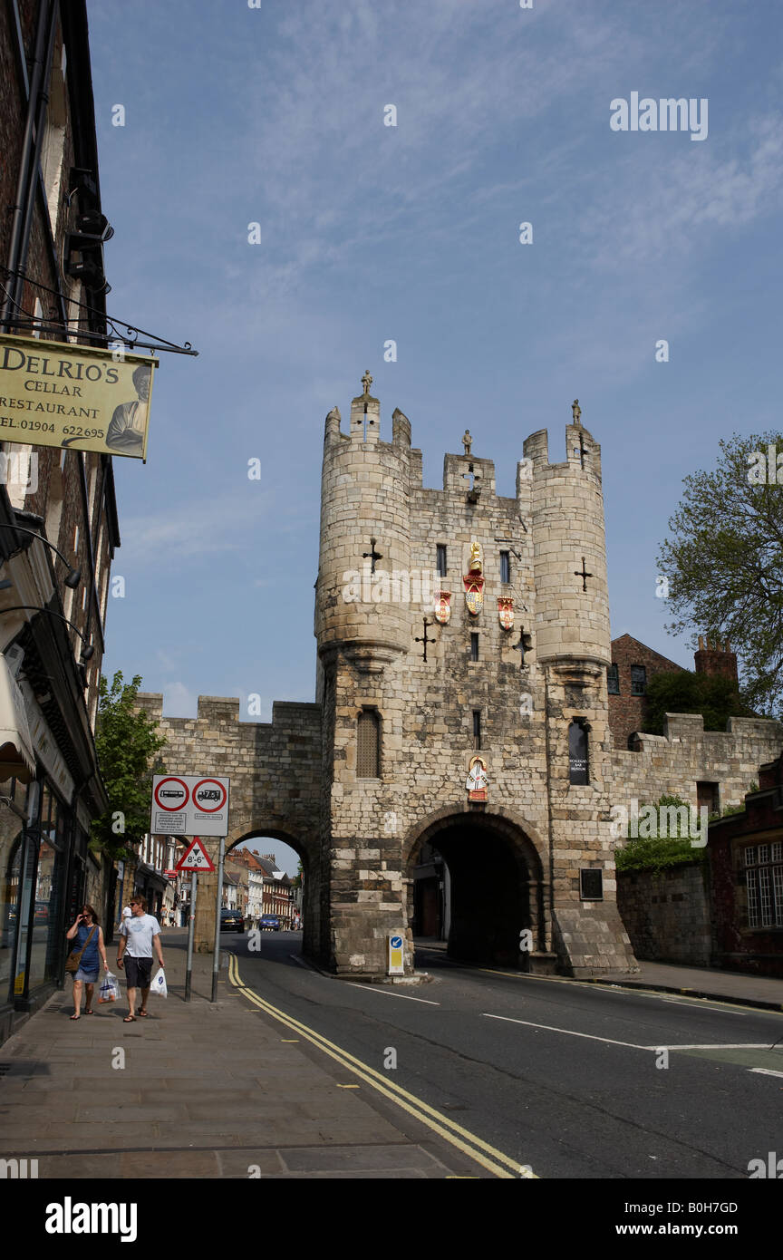 MICKLEGATE BAR ENTRANCE TO YORK CITY IN ROMAN WALL Stock Photo - Alamy