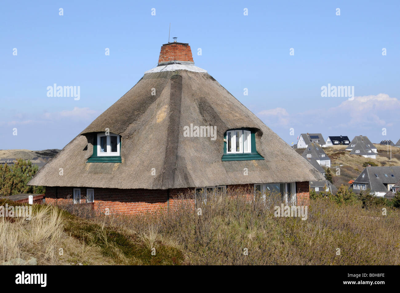 Thatched-roof house in Hoernum on the North Frisian island of Sylt ...
