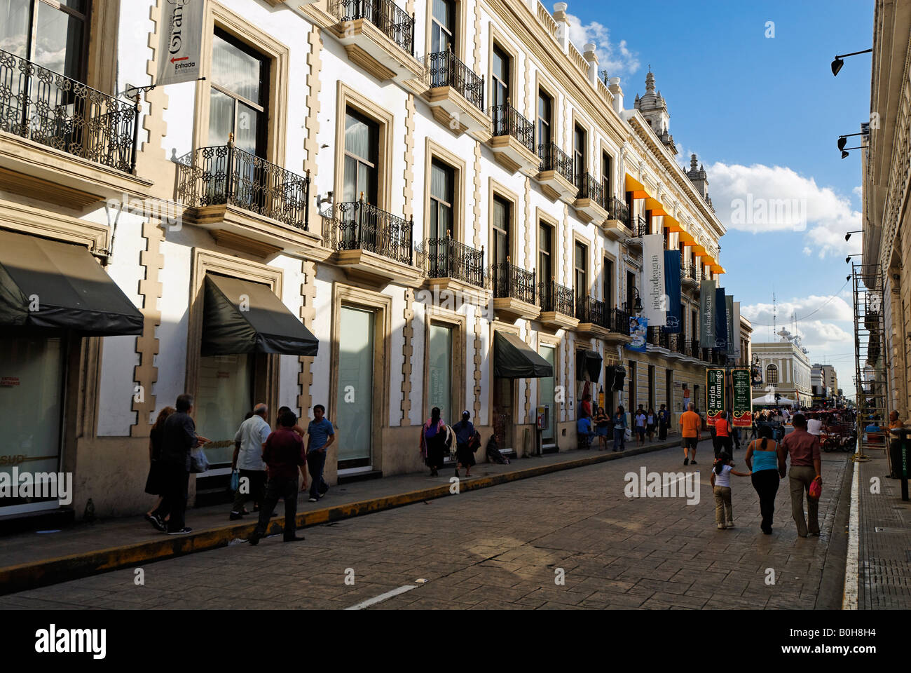 Street in the historic centre of Merida, Yucatan, Mexico Stock Photo ...