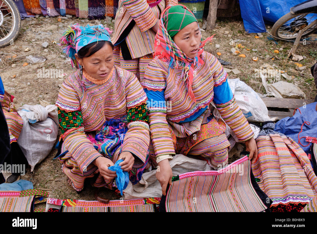 Flower Hmong woman, Bac Ha Market, Ha Giang Province, northern Vietnam ...