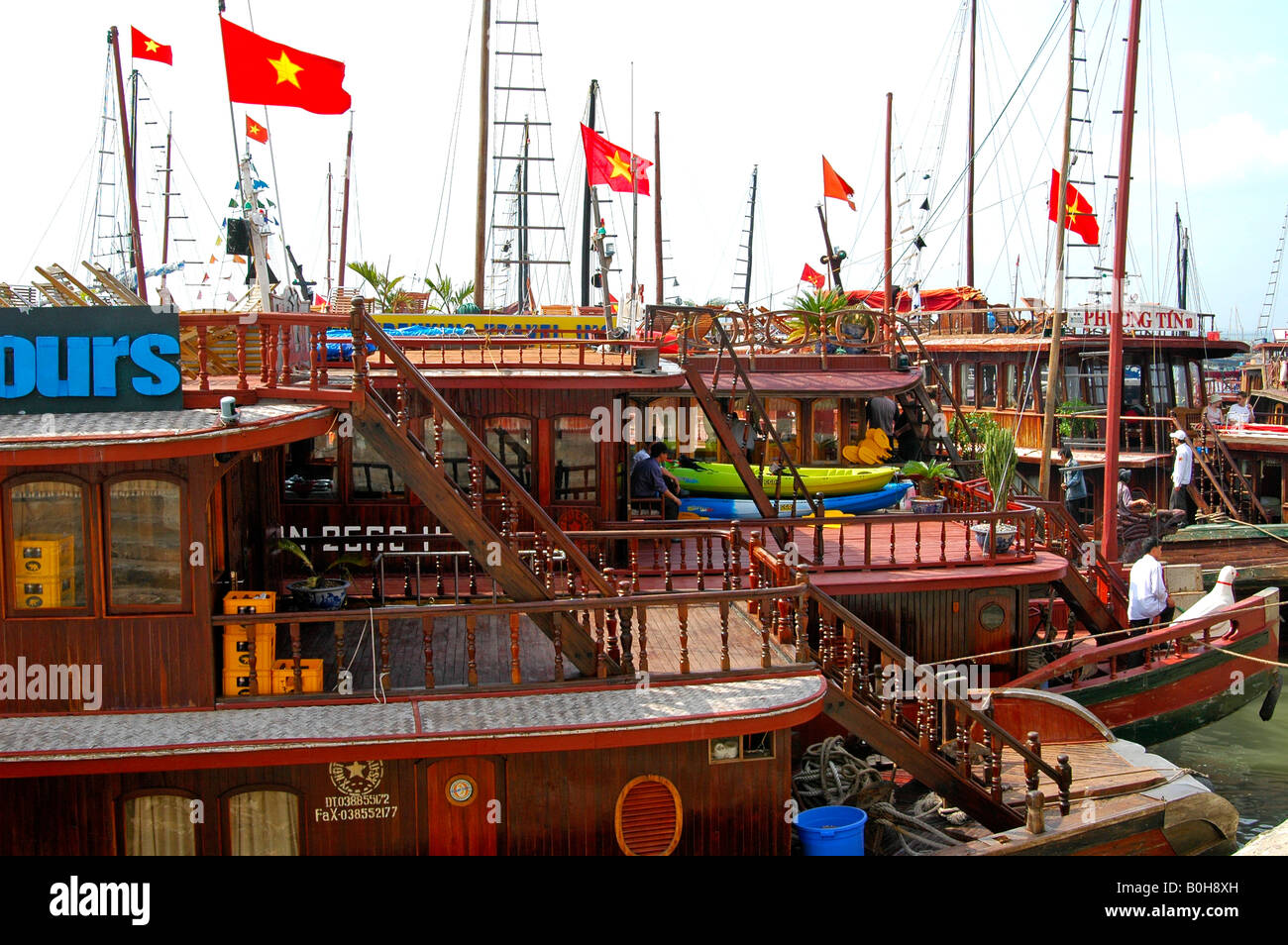 Angelegtes boot im hafen High Resolution Stock Photography and Images ...