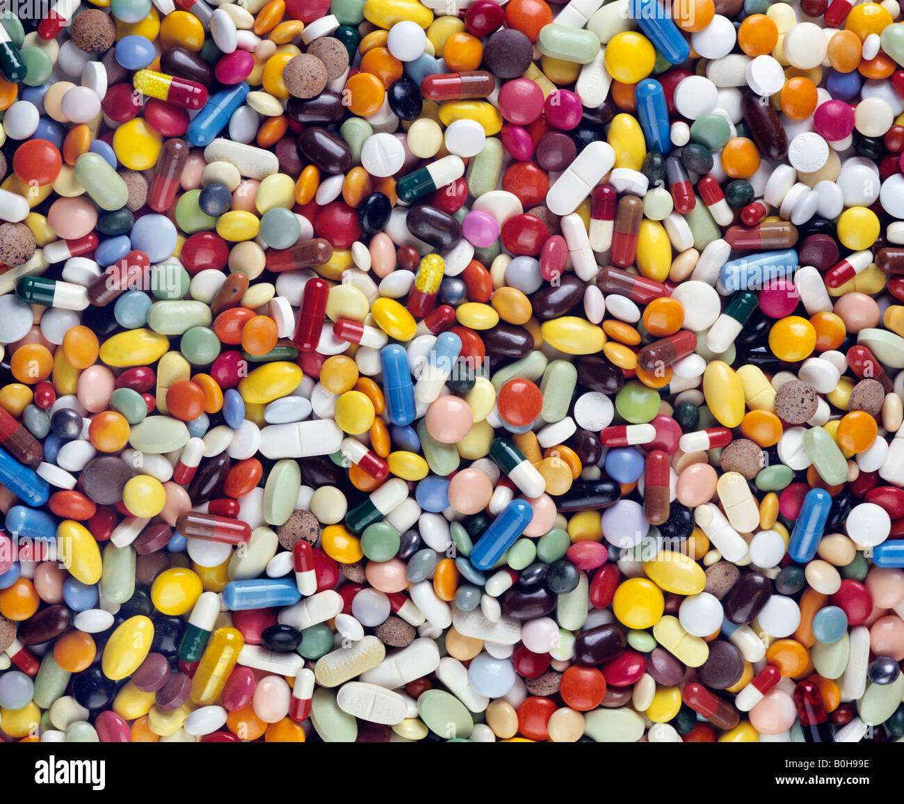 Bunte tabletten coloured tablets hi-res stock photography and images ...