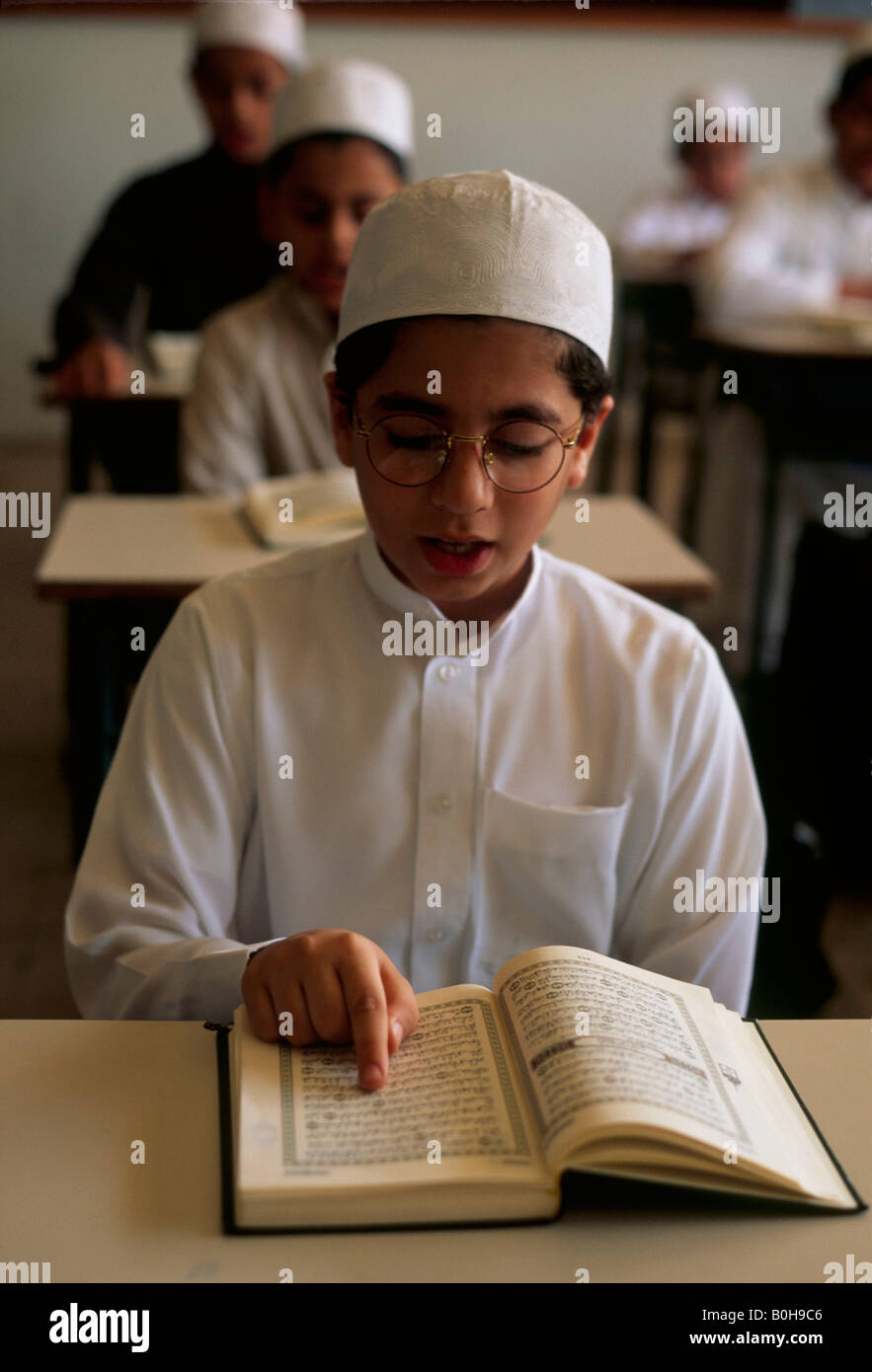 Saudi school uniform hi-res stock photography and images - Alamy