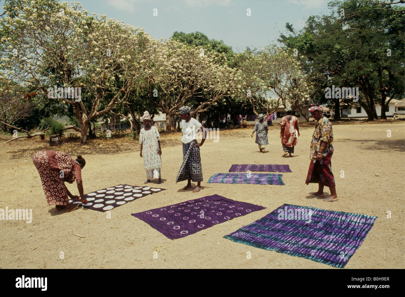 Sierra leone women hi-res stock photography and images - Alamy