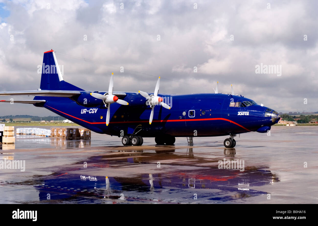 Antonov an 12 hi-res stock photography and images - Alamy