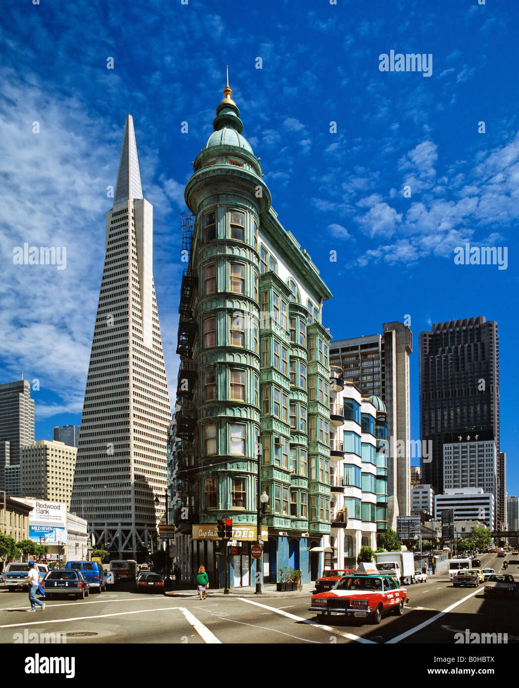 Pyramid shaped skyscraper hi-res stock photography and images - Alamy