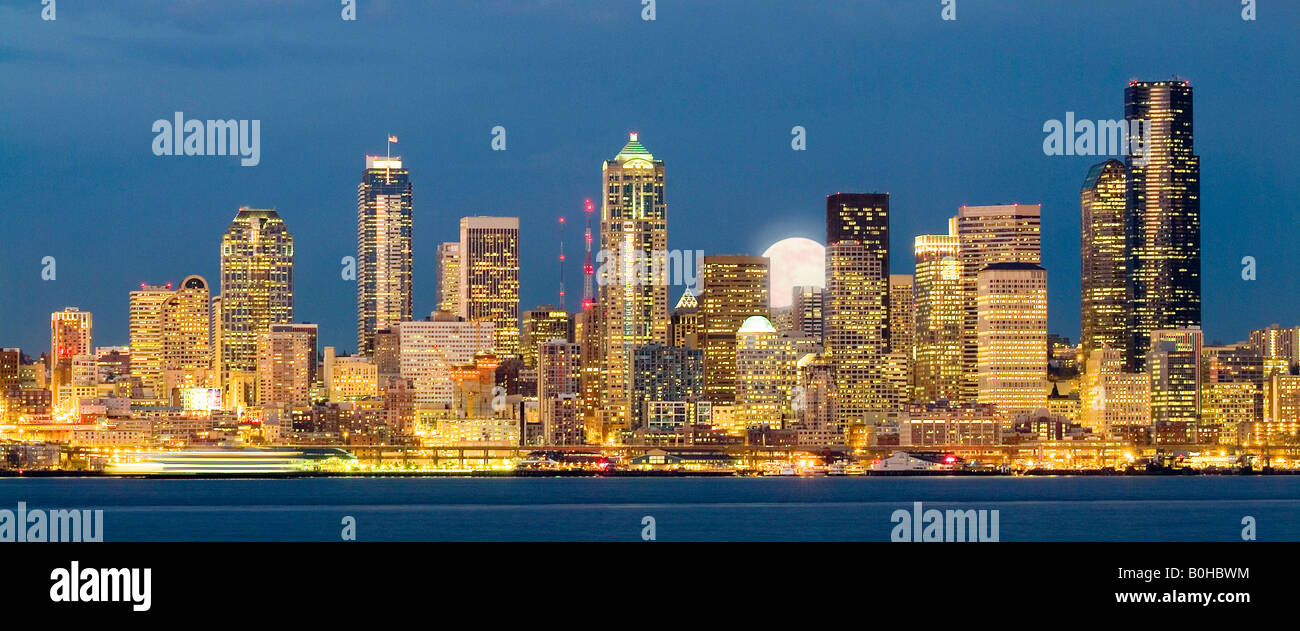 Moonrise over downtown Seattle Skyline Stock Photo - Alamy
