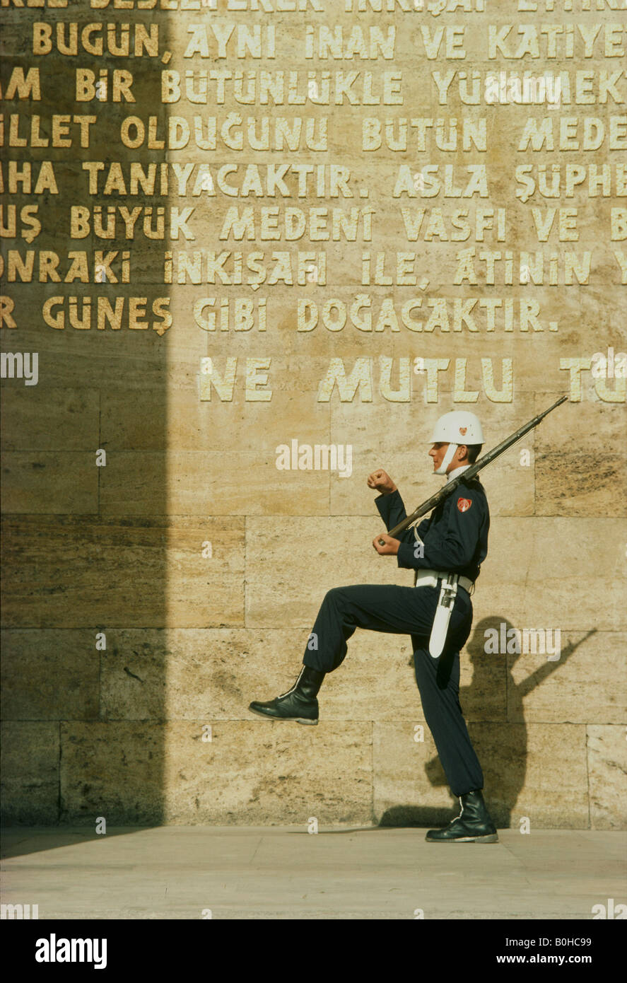 A soldier guarding the Ataturk Museum, Ankara, Turkey Stock Photo - Alamy