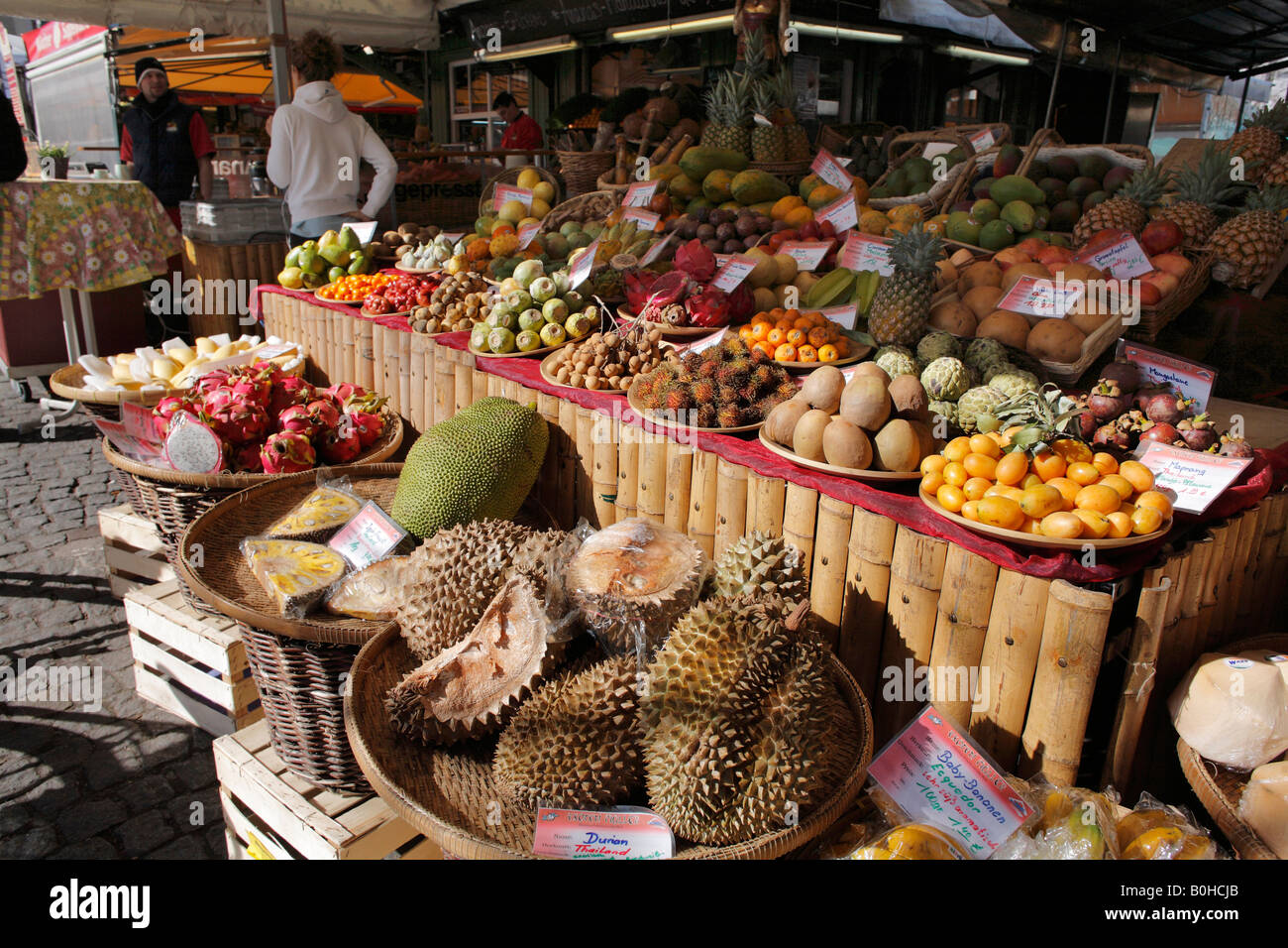 Produce stand, Viktualienmarkt Market, Munich, Bavaria, Germany Stock ...