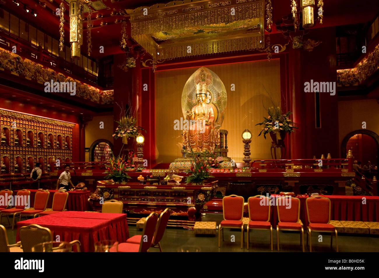 Large golden Buddha statue at the Kwan Im Thong Hood Cho Temple ...