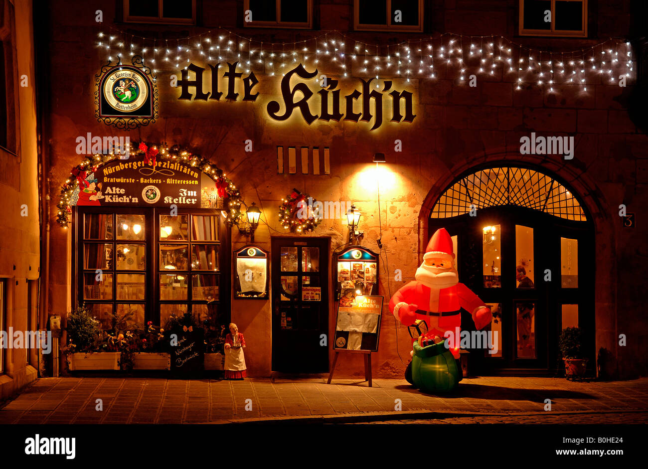 Pub christmas decorations hi-res stock photography and images - Alamy