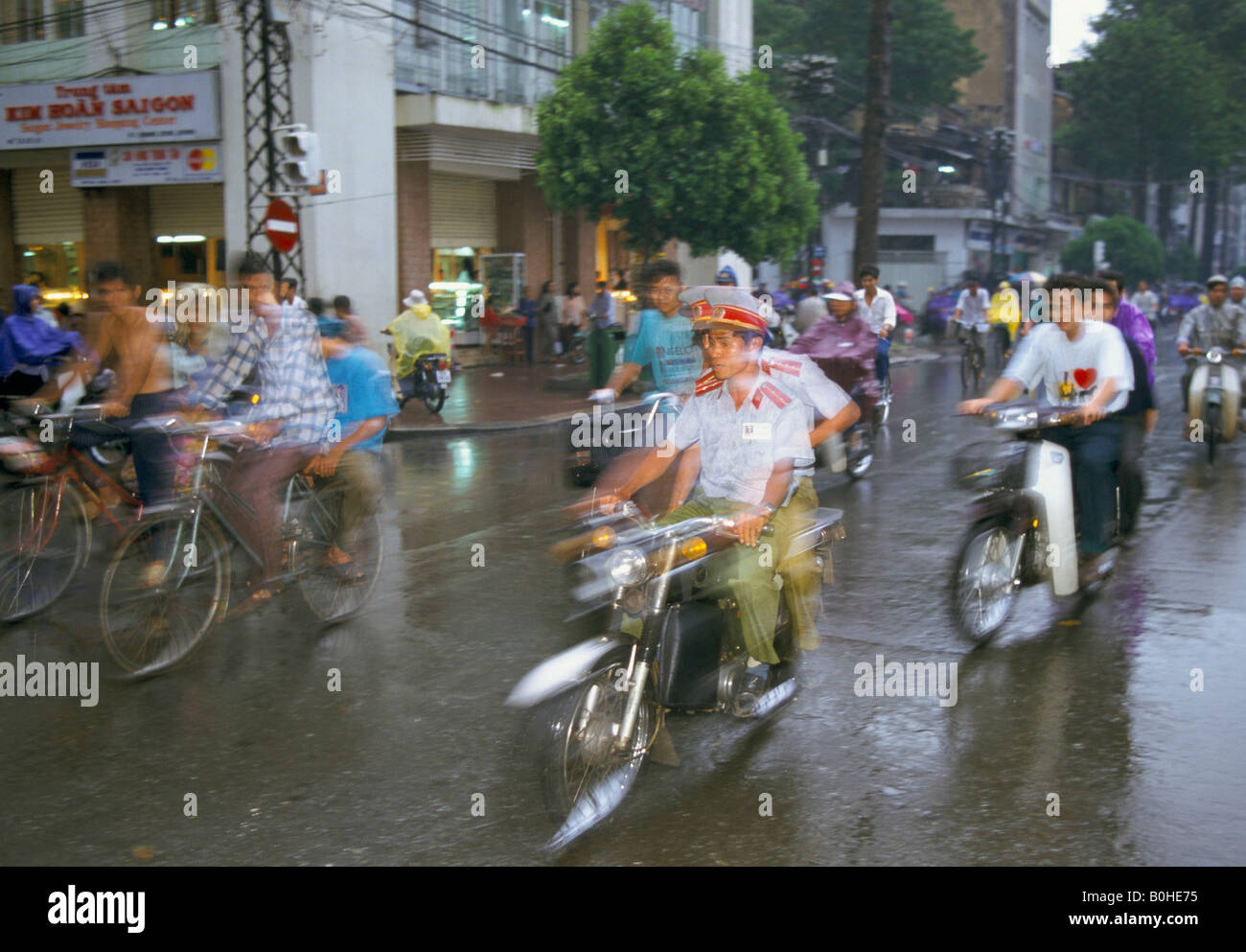 Vietnamese traffic police hi-res stock photography and images - Alamy