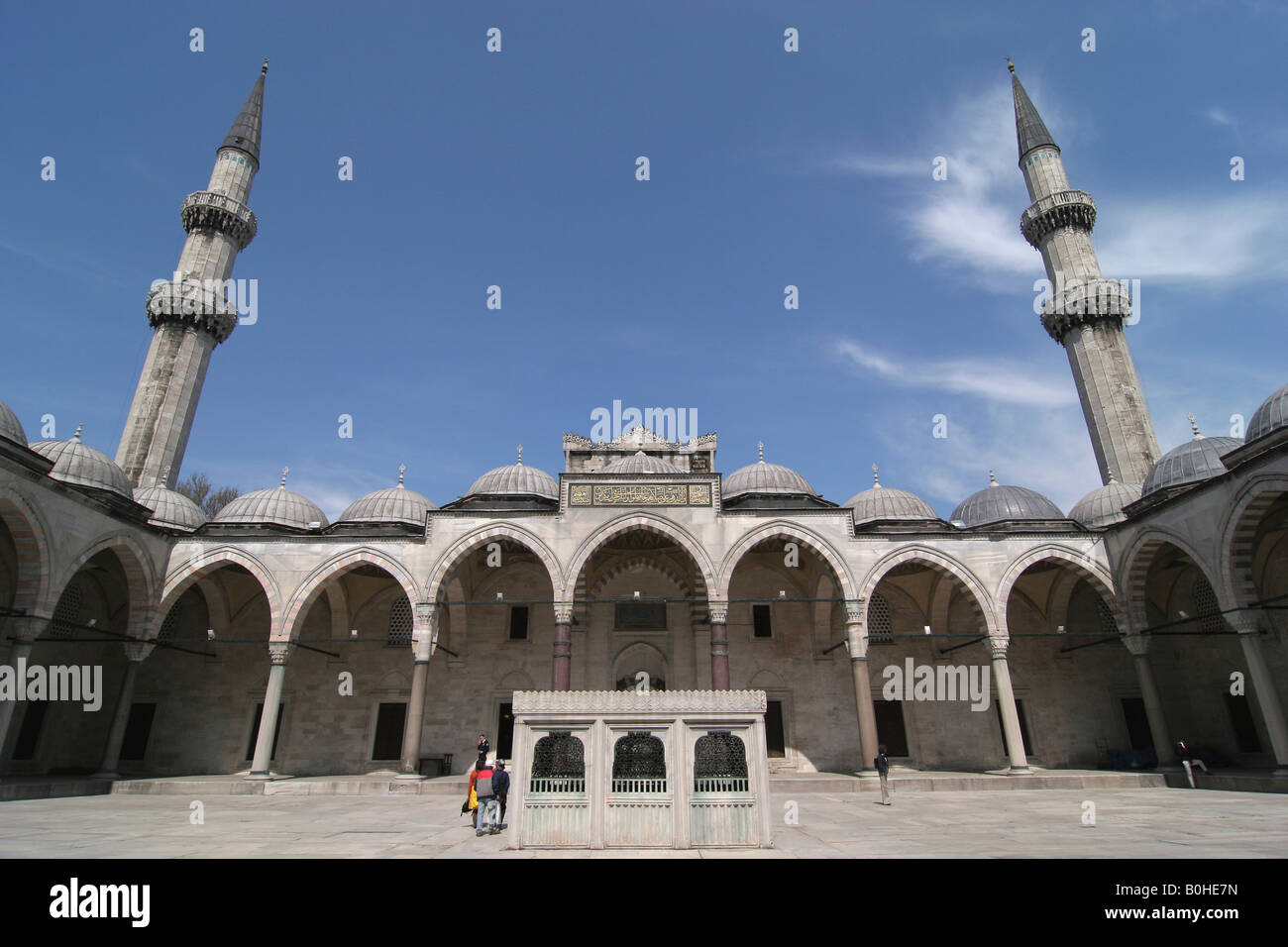Inner courtyard of the Sueleymaniye Mosque in Istanbul, Turkey Stock ...