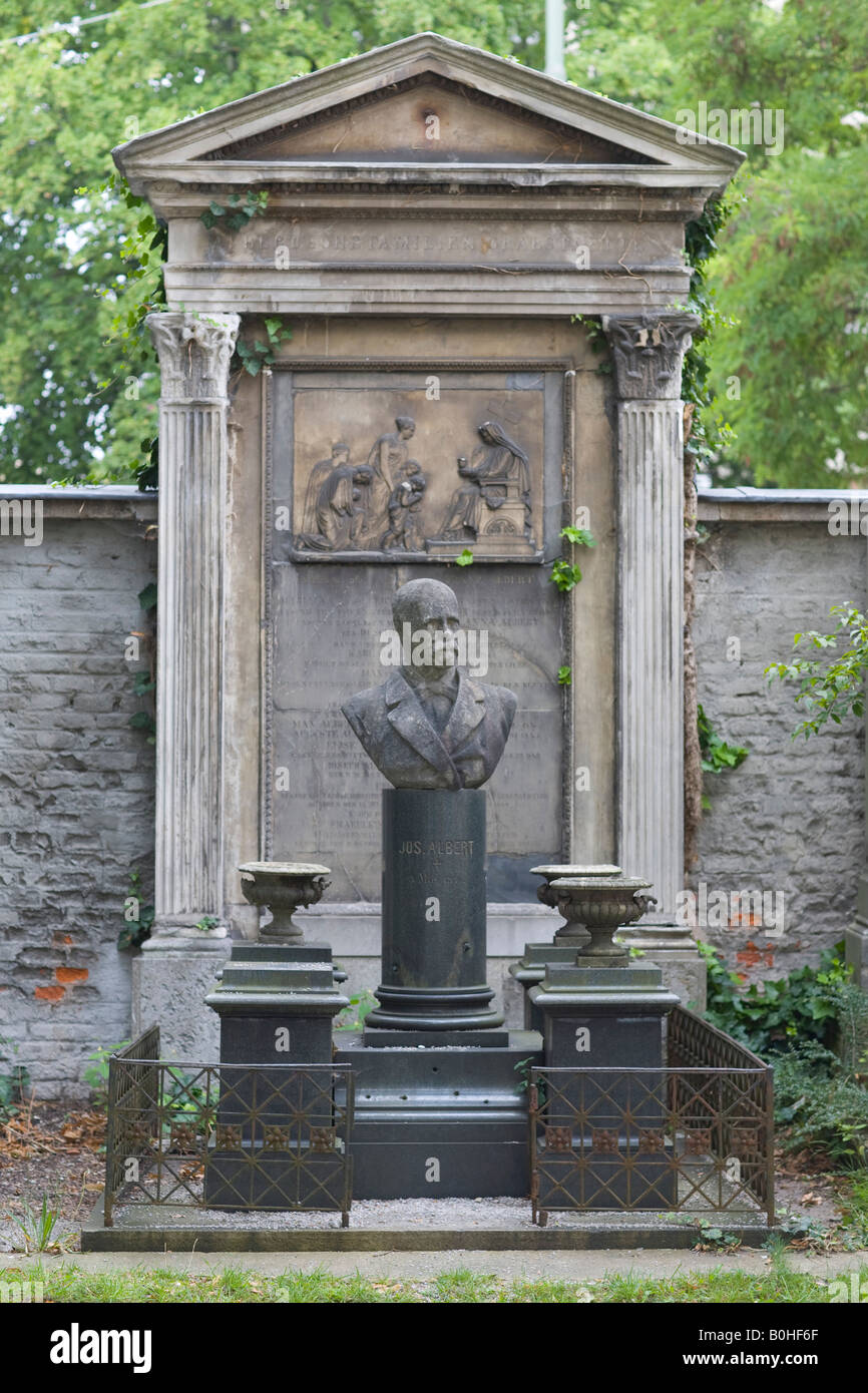 Gravestone bust, grave, Alter Suedfriedhof Cemetery, Munich, Bavaria ...