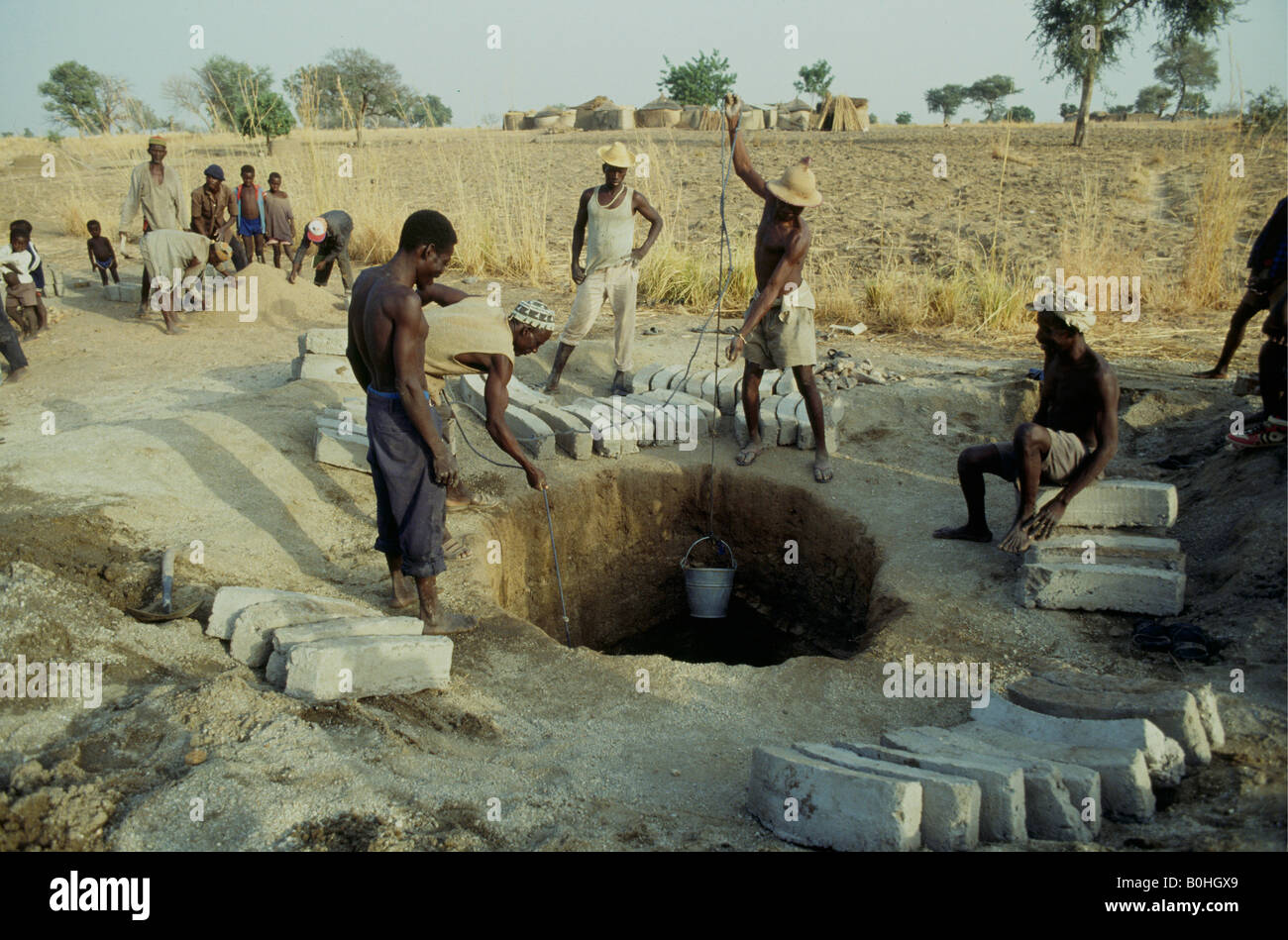 Ghanaian men constructing a well, Bolgatanga, Ghana Stock Photo - Alamy Ghanaian men constructing a well, Bolgatanga, Ghana Stock Photo - Alamy