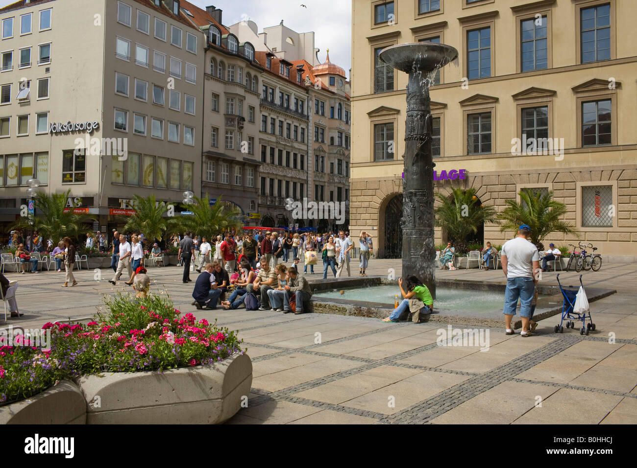Munich street views hi-res stock photography and images - Alamy