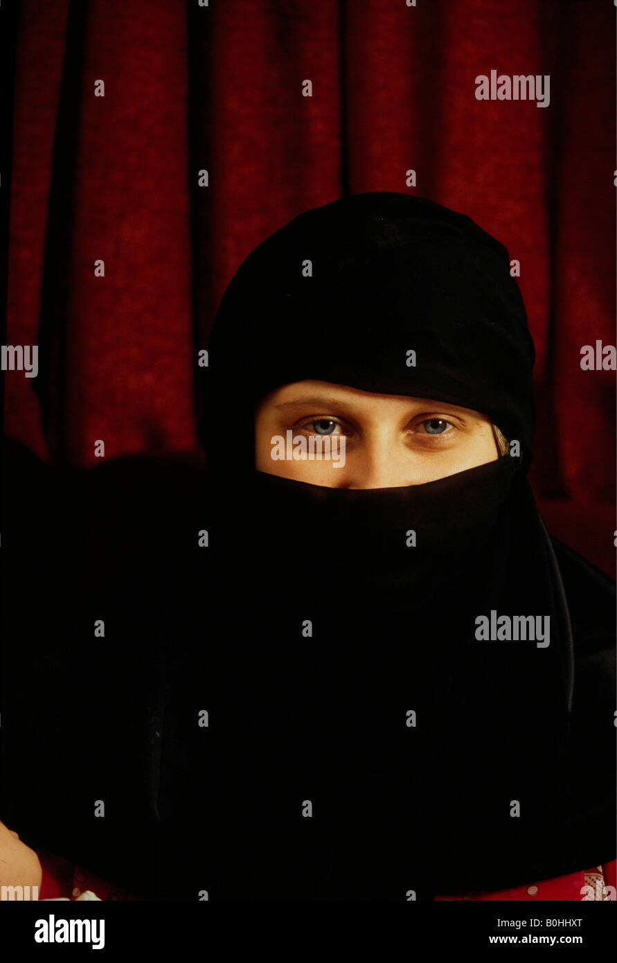 Muslim convert hi-res stock photography and images - Alamy