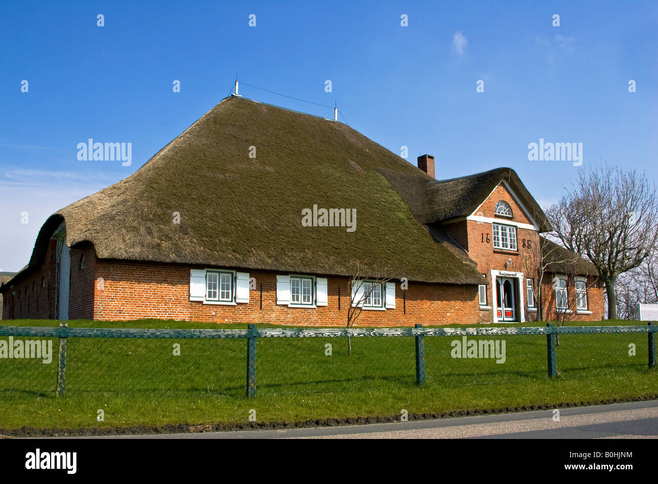 Historic thatched cottage hi-res stock photography and images - Alamy