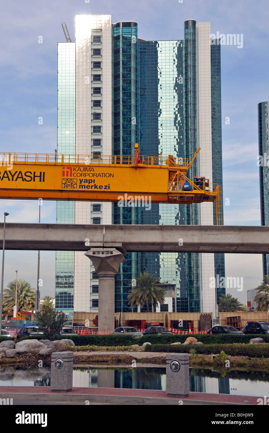 Building site of the new Dubai Metro city train in front of a high-rise ...