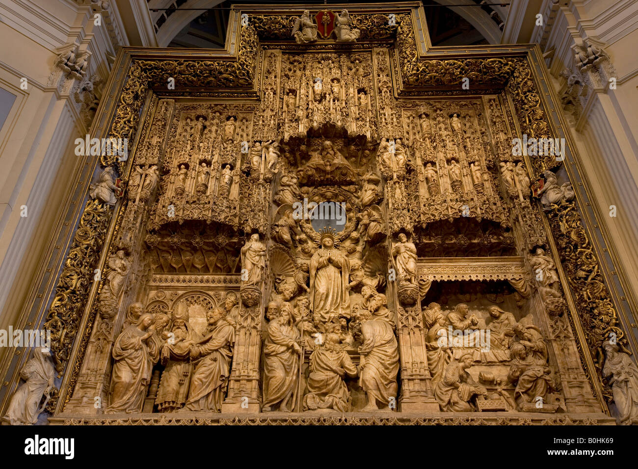 Basilica del Pilar, Basilica of Our Lady of the Pillar, interior view ...