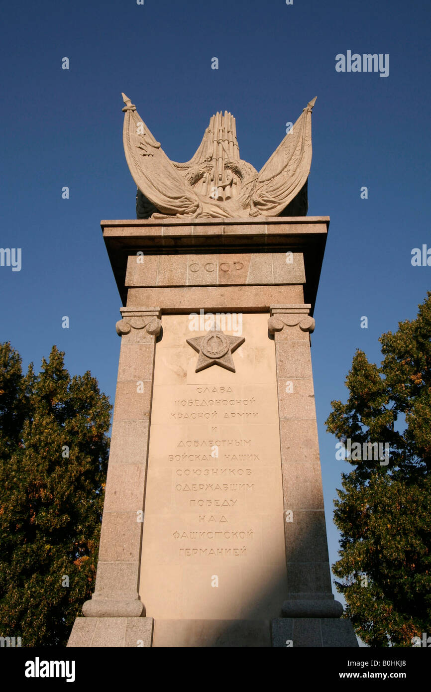 Monument to the meeting of Soviet and American troops on the April 25 ...