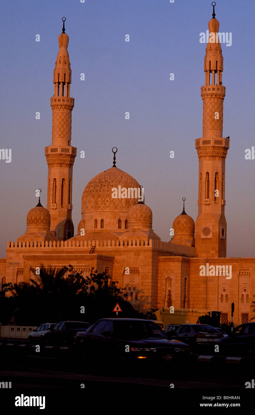 The Jumeira Mosque at dusk, Dubai, United Arab Emirates Stock Photo - Alamy