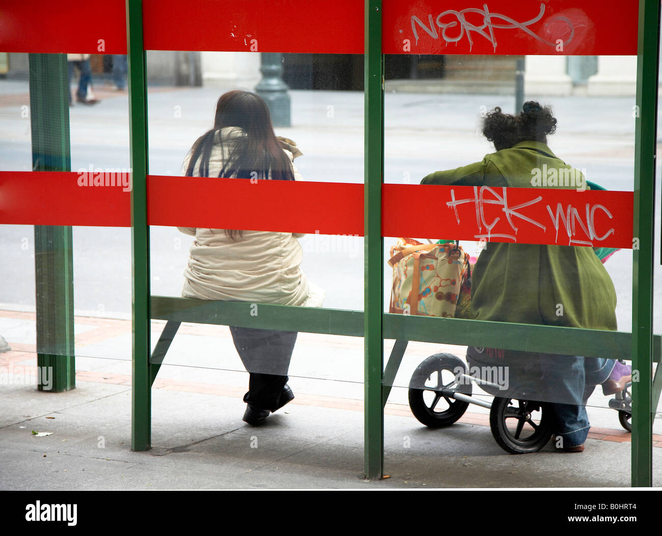 Women at bus stop hi-res stock photography and images - Alamy