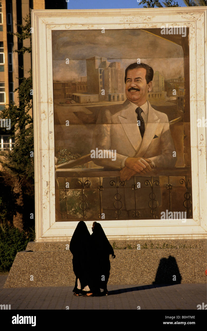 Iraq saddam mural hi-res stock photography and images - Alamy