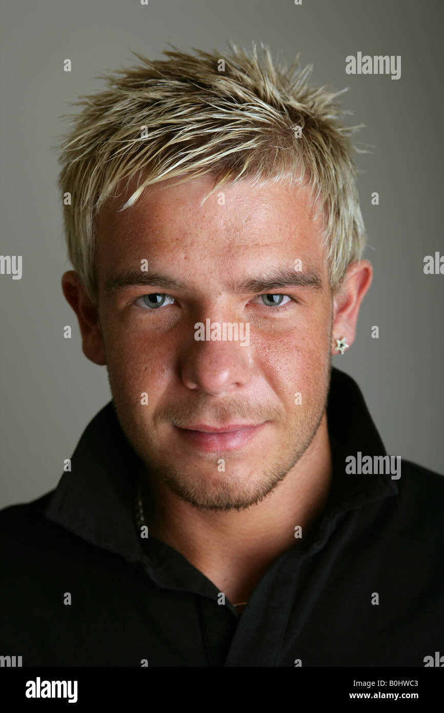 Head and Shoulders portrait of a young Scottish male Stock Photo - Alamy