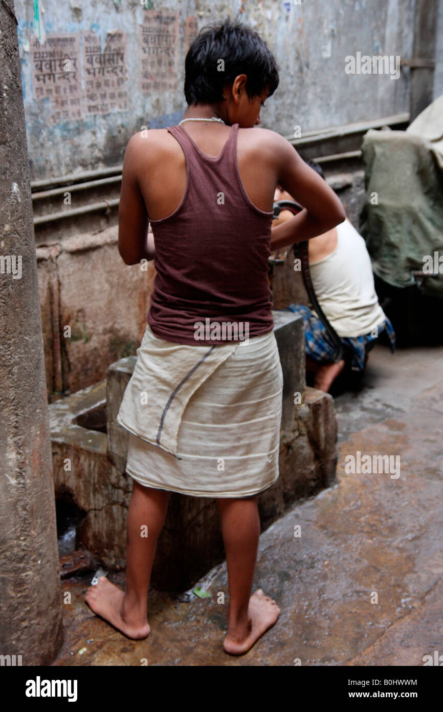 Washing himself hi-res stock photography and images - Alamy