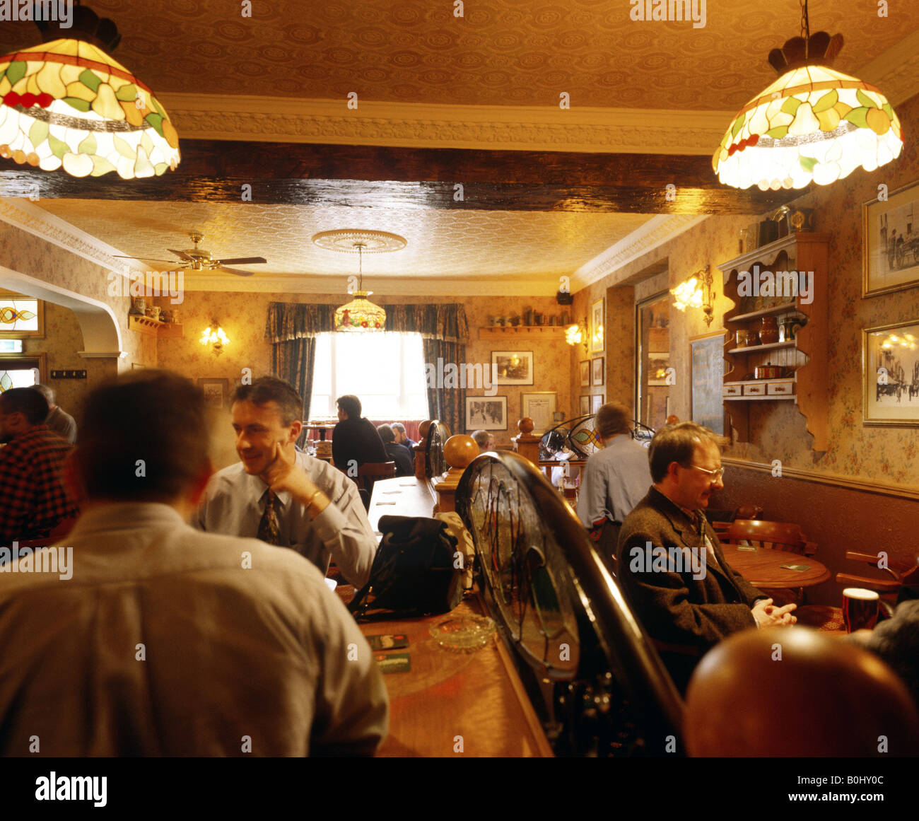 British pub interior hi-res stock photography and images - Alamy