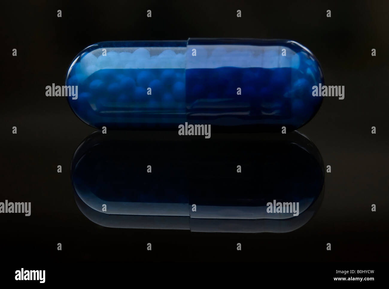 Single capsule medicine hi-res stock photography and images - Alamy