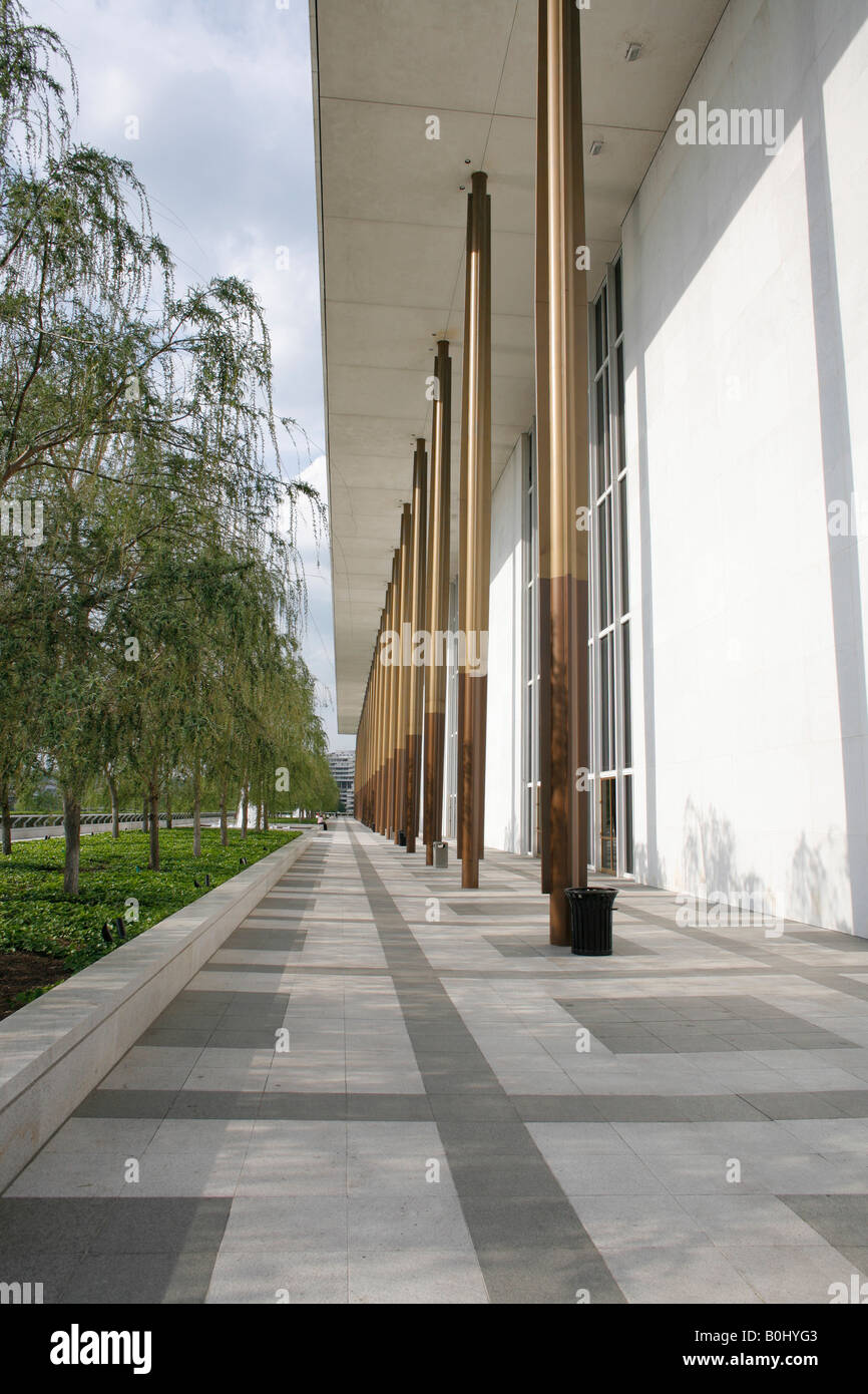 John f kennedy center exterior hi-res stock photography and images - Alamy