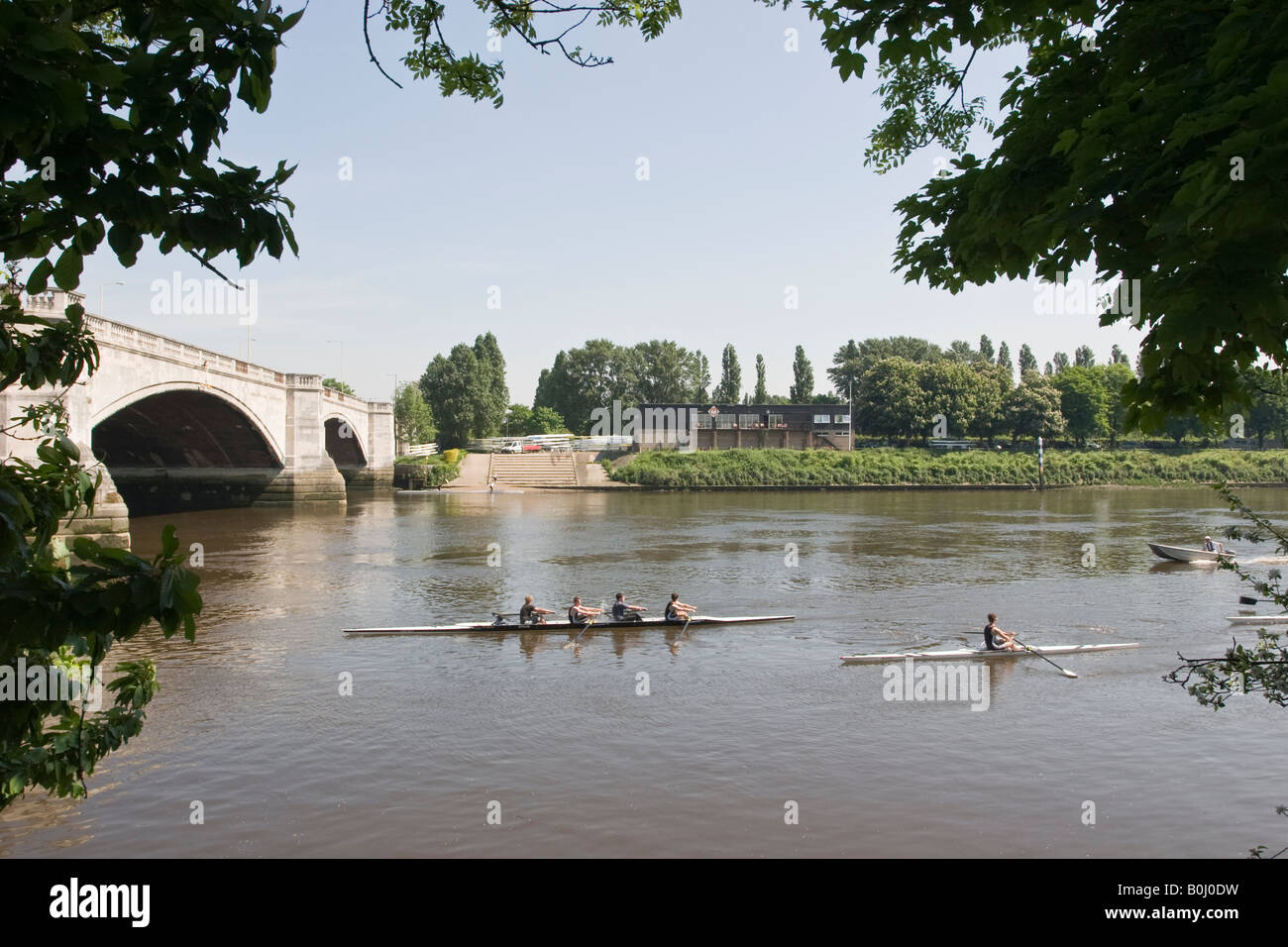 Chiswick bridge hi-res stock photography and images - Alamy