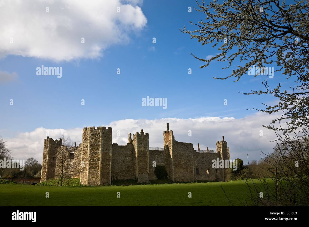 Framlingham castle hi-res stock photography and images - Alamy