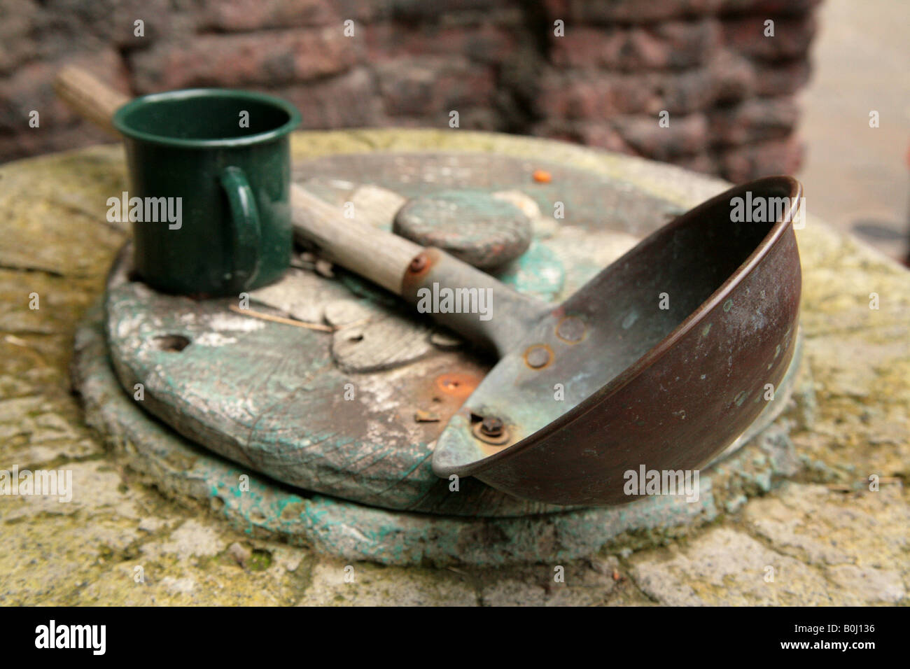 Rural water well with a big spoon and cup Stock Photo - Alamy