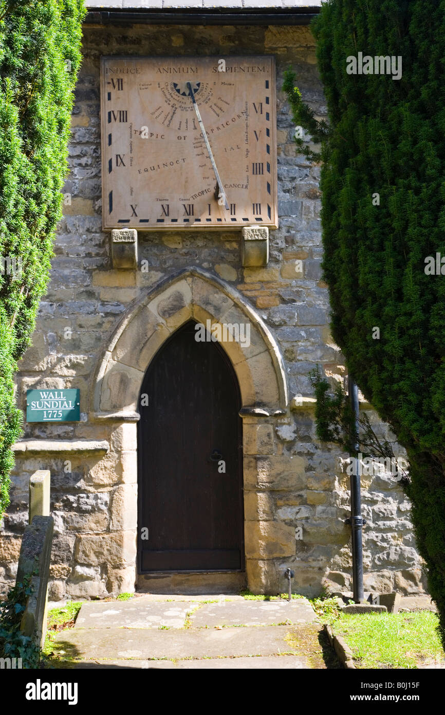Wall mounted sundial hi-res stock photography and images - Alamy