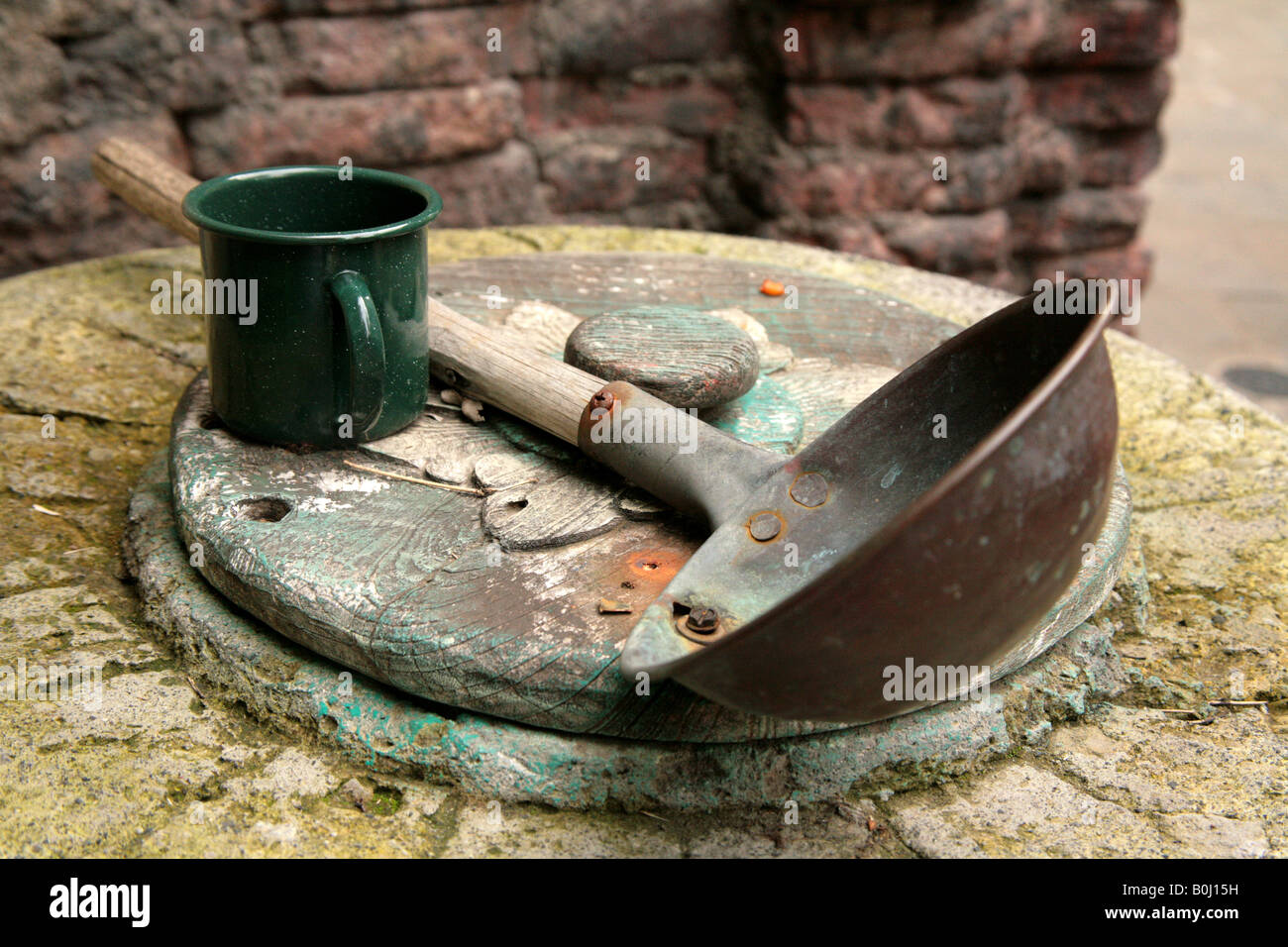 Rural water well with a big spoon and cup Stock Photo - Alamy