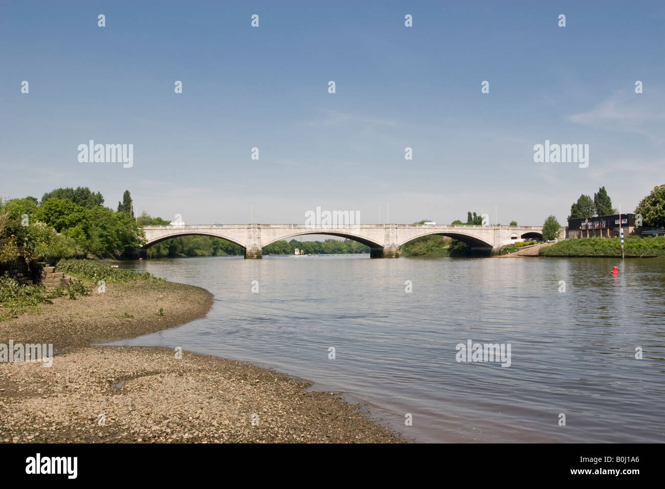 Chiswick bridge hi-res stock photography and images - Alamy