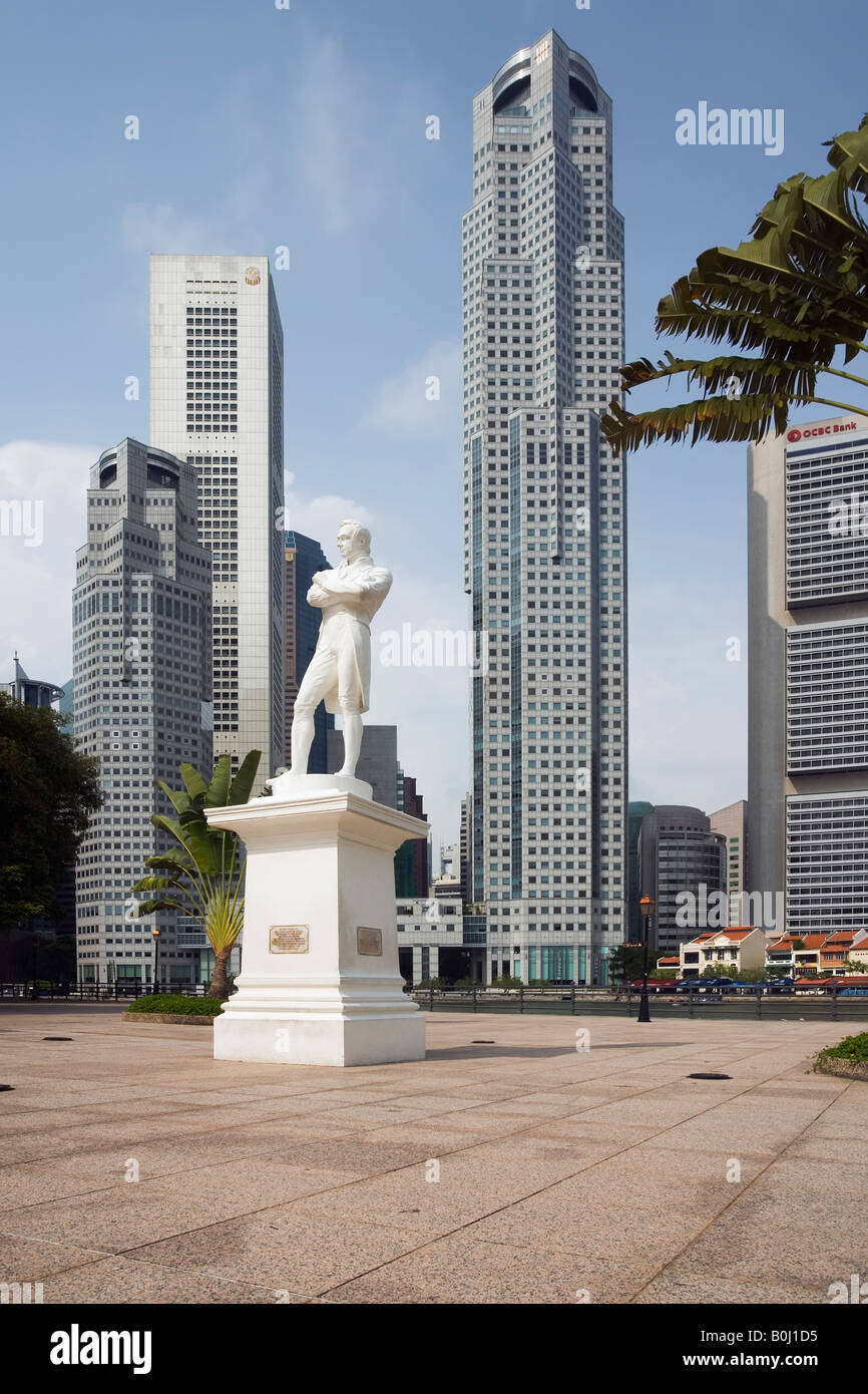 Raffles Statue, Singapore River, Singapore Stock Photo - Alamy